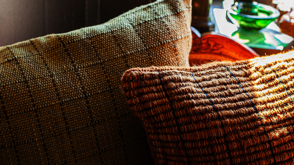 Cozy Textiles: Designing with Accent Pillows and Throws – fleurdetroit